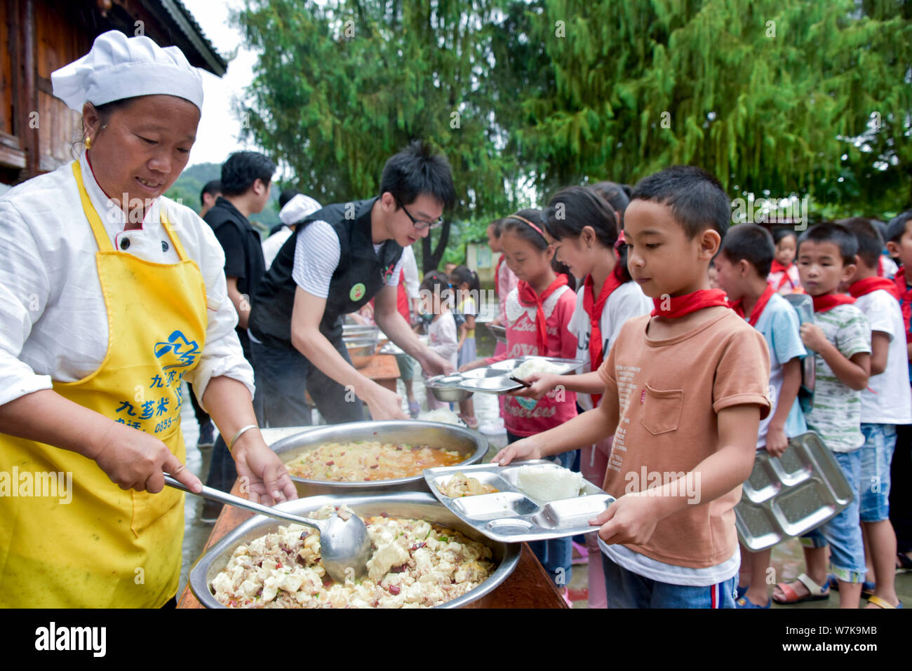 China school lunch hi-res stock photography and images - Alamy