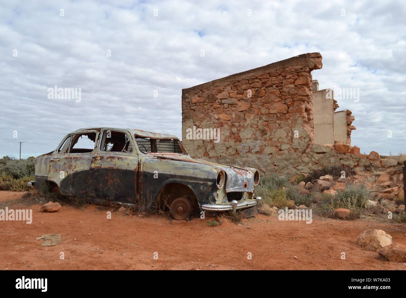 Abandoned car australia hi-res stock photography and images - Alamy
