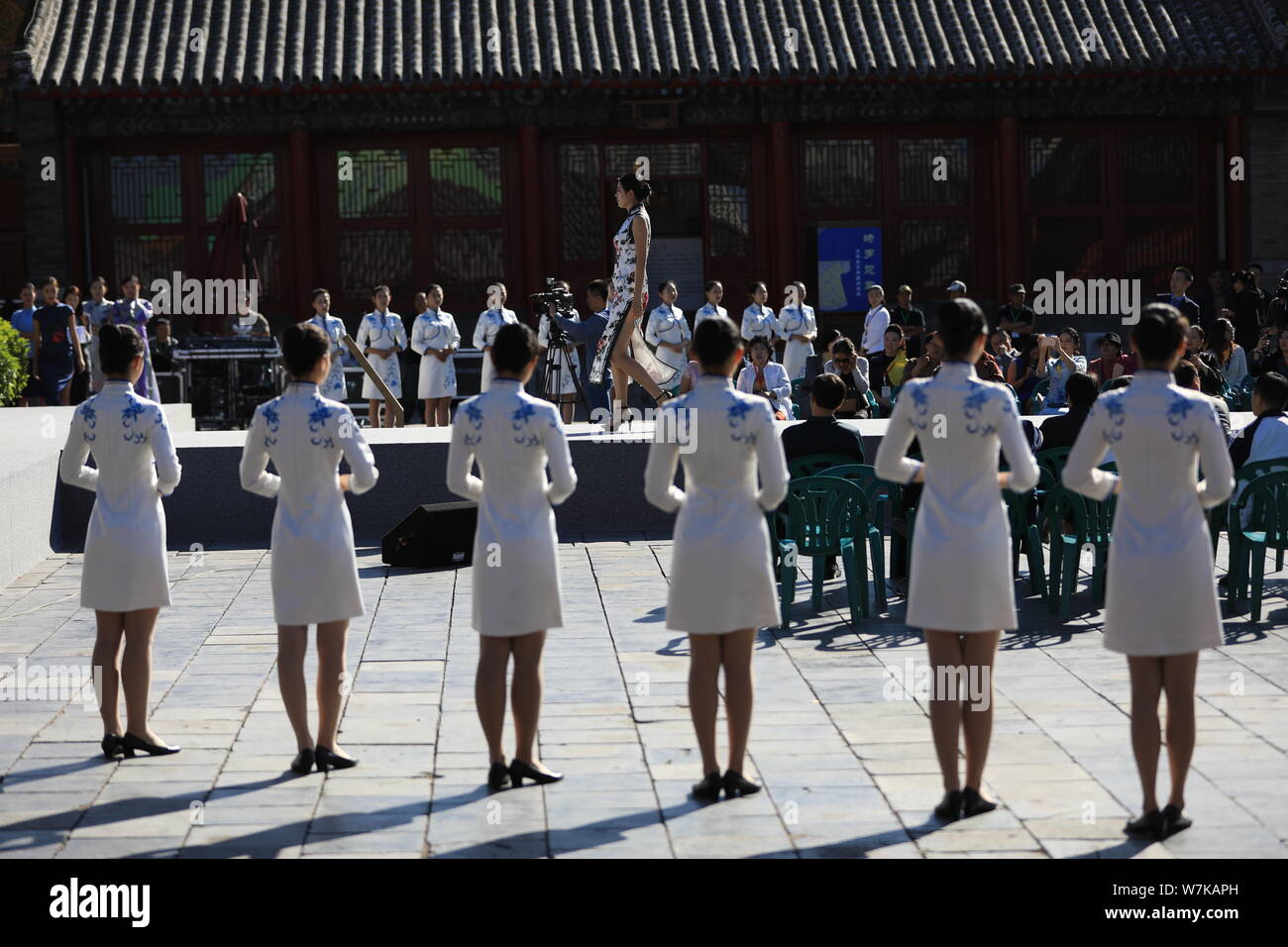 Cheong sam hi-res stock photography and images - Alamy