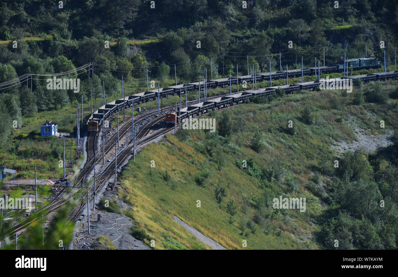 Open pit coal mine hi-res stock photography and images - Alamy