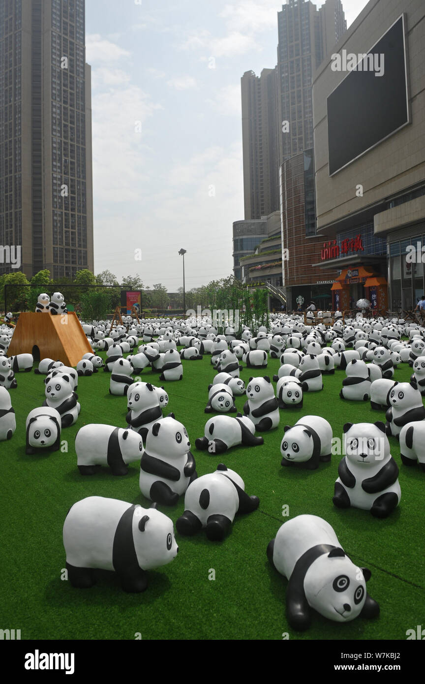 Panda sculptures shopping mall hi-res stock photography and images - Alamy