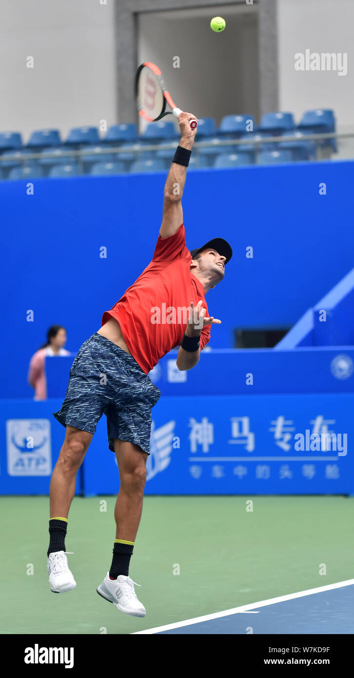 Chuhan wang hi-res stock photography and images - Alamy