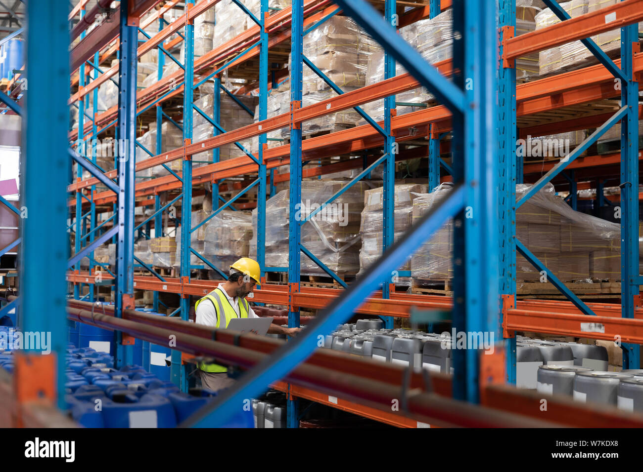 Checking stocks hi-res stock photography and images - Alamy