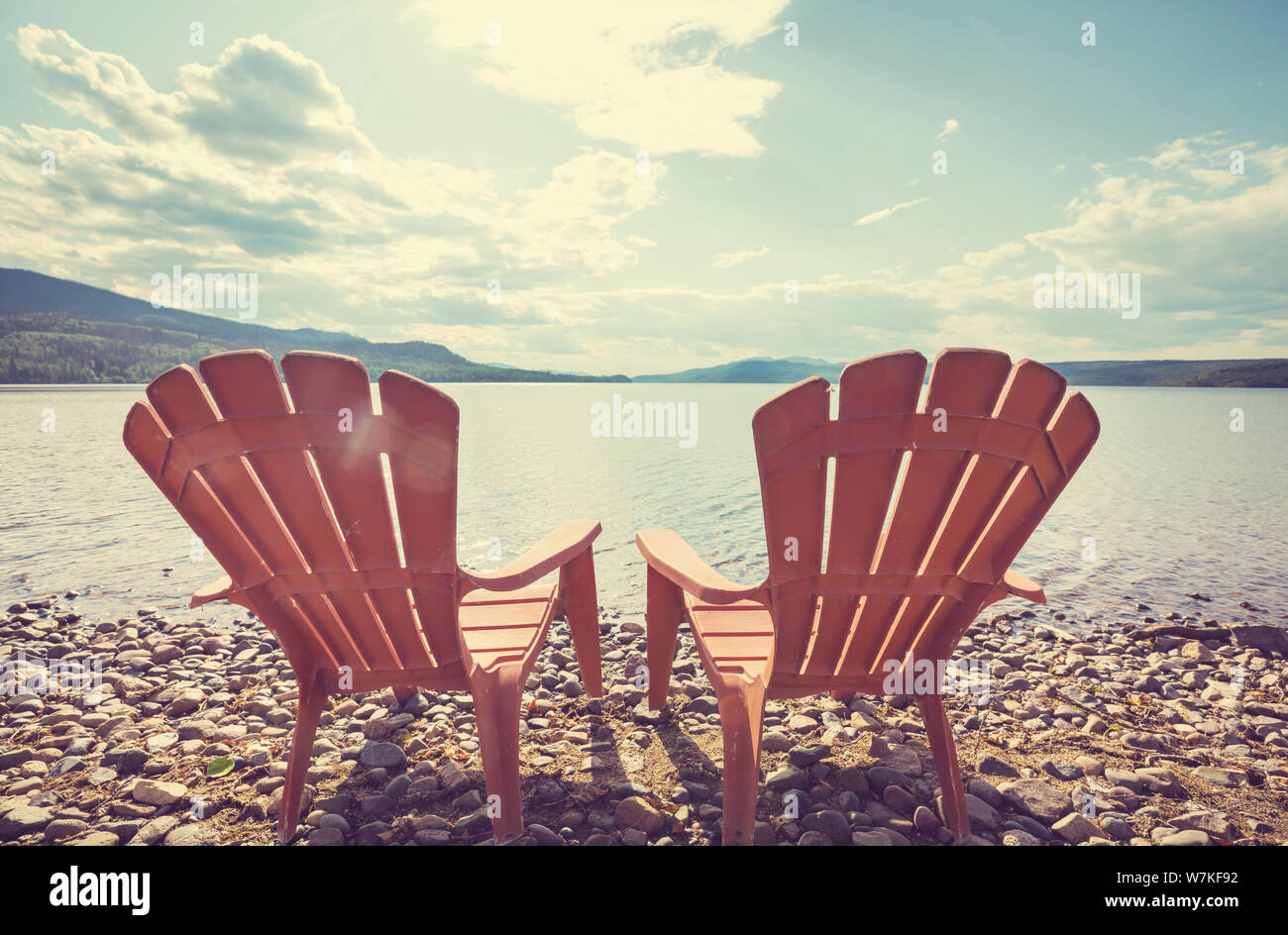 Chairs facing the water hi-res stock photography and images - Alamy
