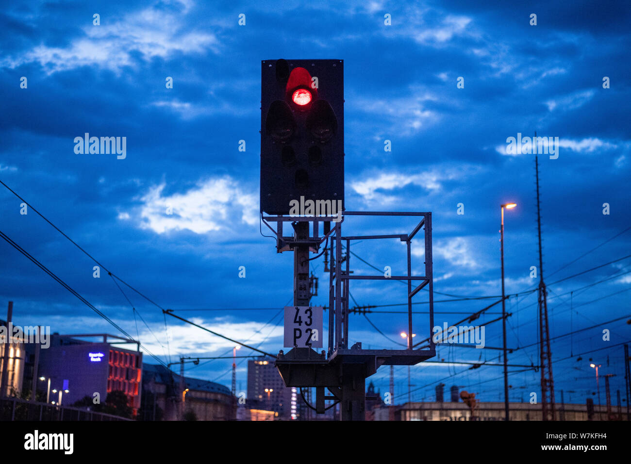 Fire traffic signal hi-res stock photography and images - Alamy