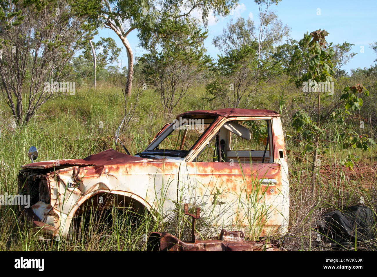 Vintage car wreck in Australian Outback Stock Photo - Alamy