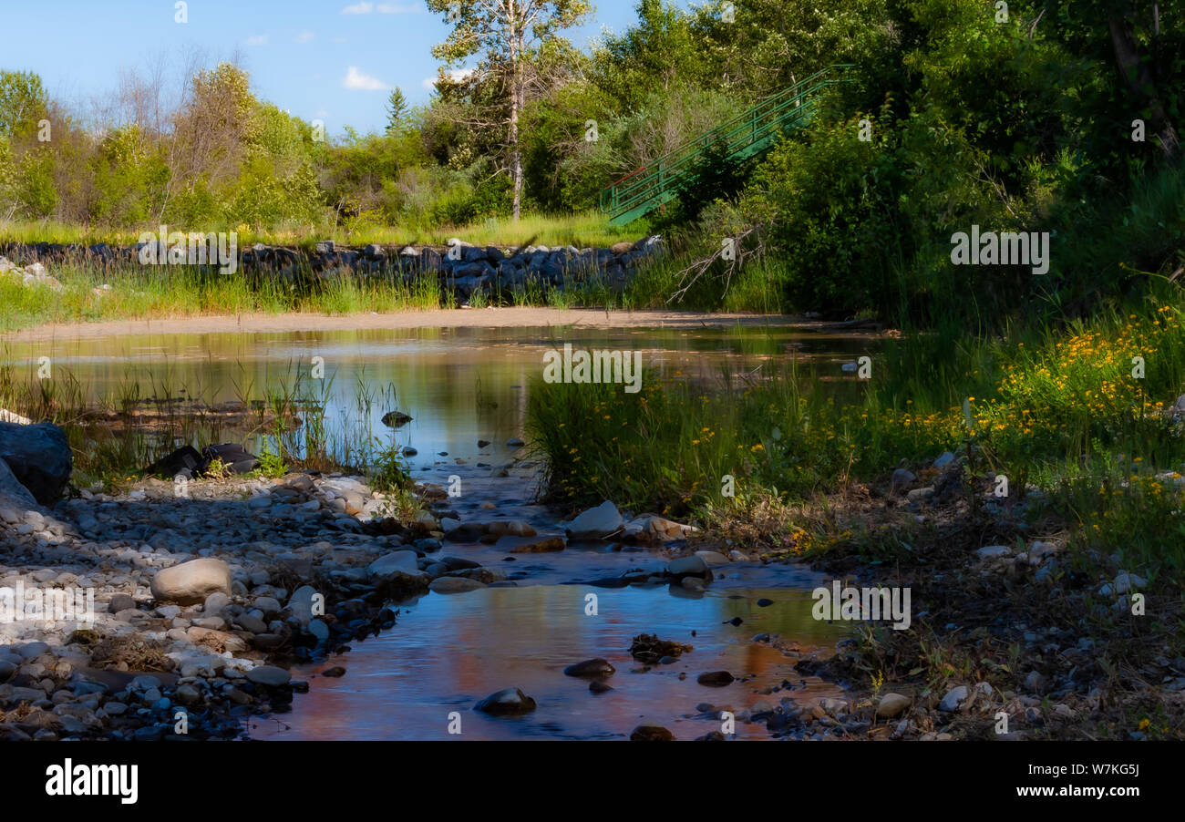 Round stone pond hi-res stock photography and images - Alamy