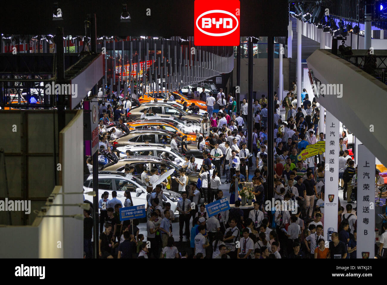 --FILE--Visitors crowd the stand of BYD during the 21st Shenzhen-Hong ...