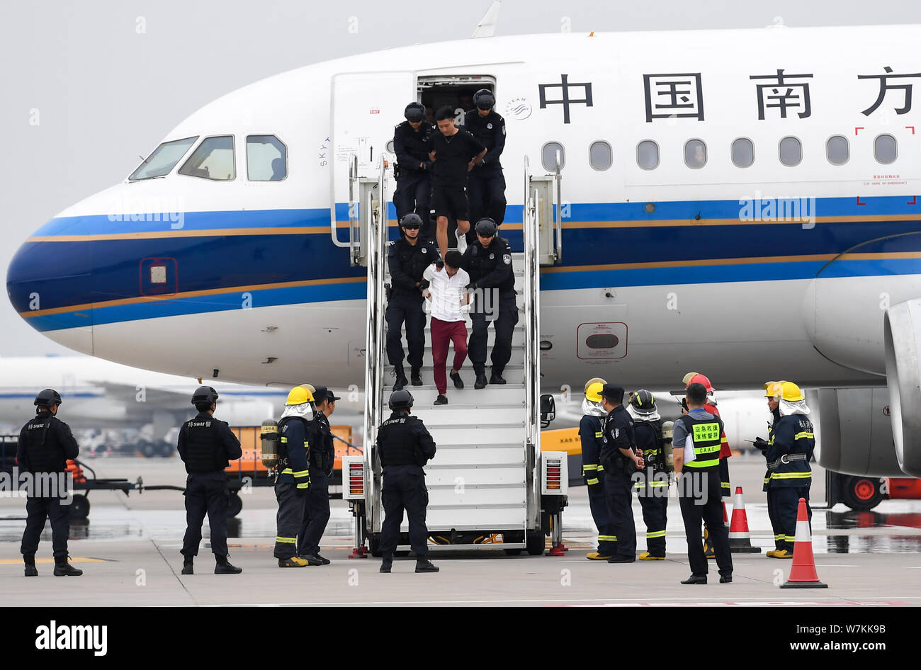 Airport arrest hi-res stock photography and images - Alamy