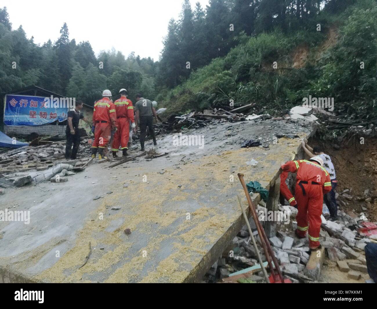 Chinese rescuers search for the missing people after torrential rain ...