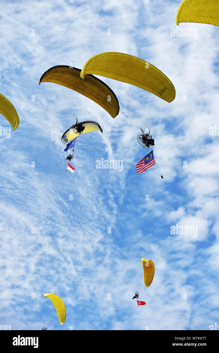 Members from different countries perform skydiving during the 6th ...