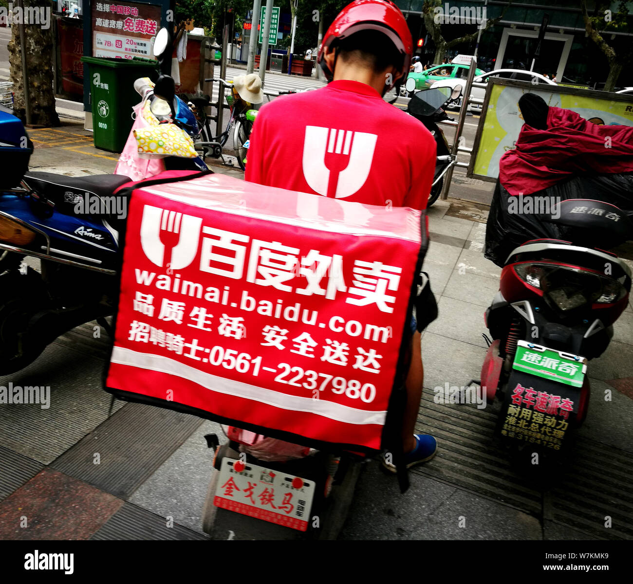 --FILE--A food delivery courier of Chinese online food delivery company ...