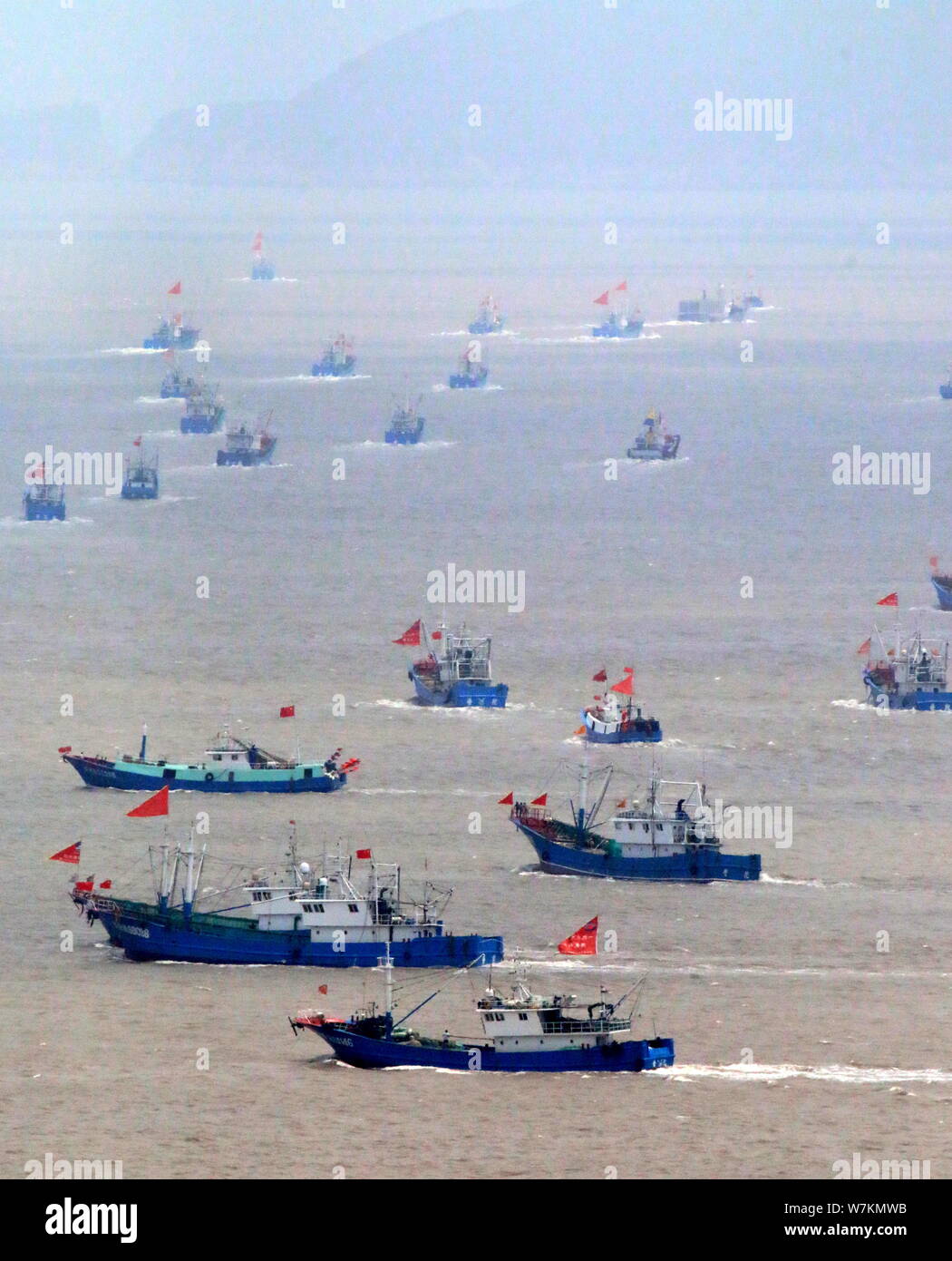 Fluttering fish hi-res stock photography and images - Alamy