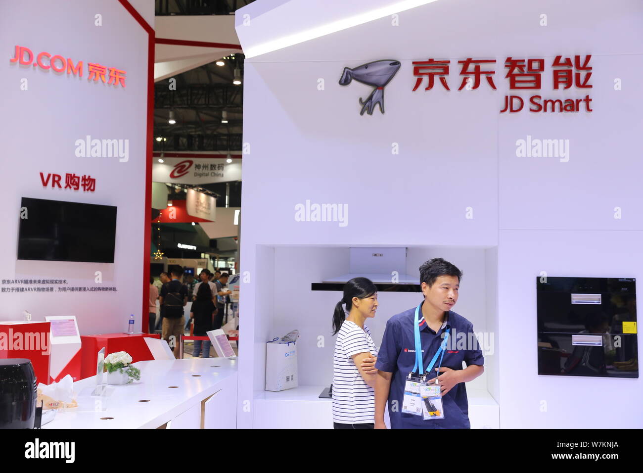 --FILE--Chinese employees are seen at the stand of Chinese online ...