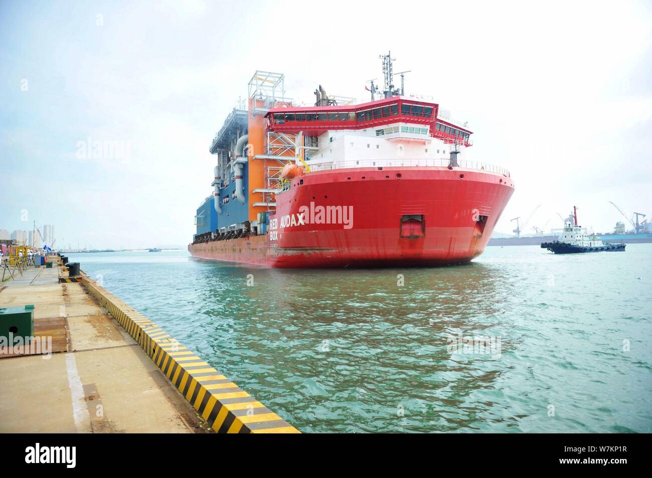 The "Red Box Audax" semi-submersible marine heavy transport vessel ...