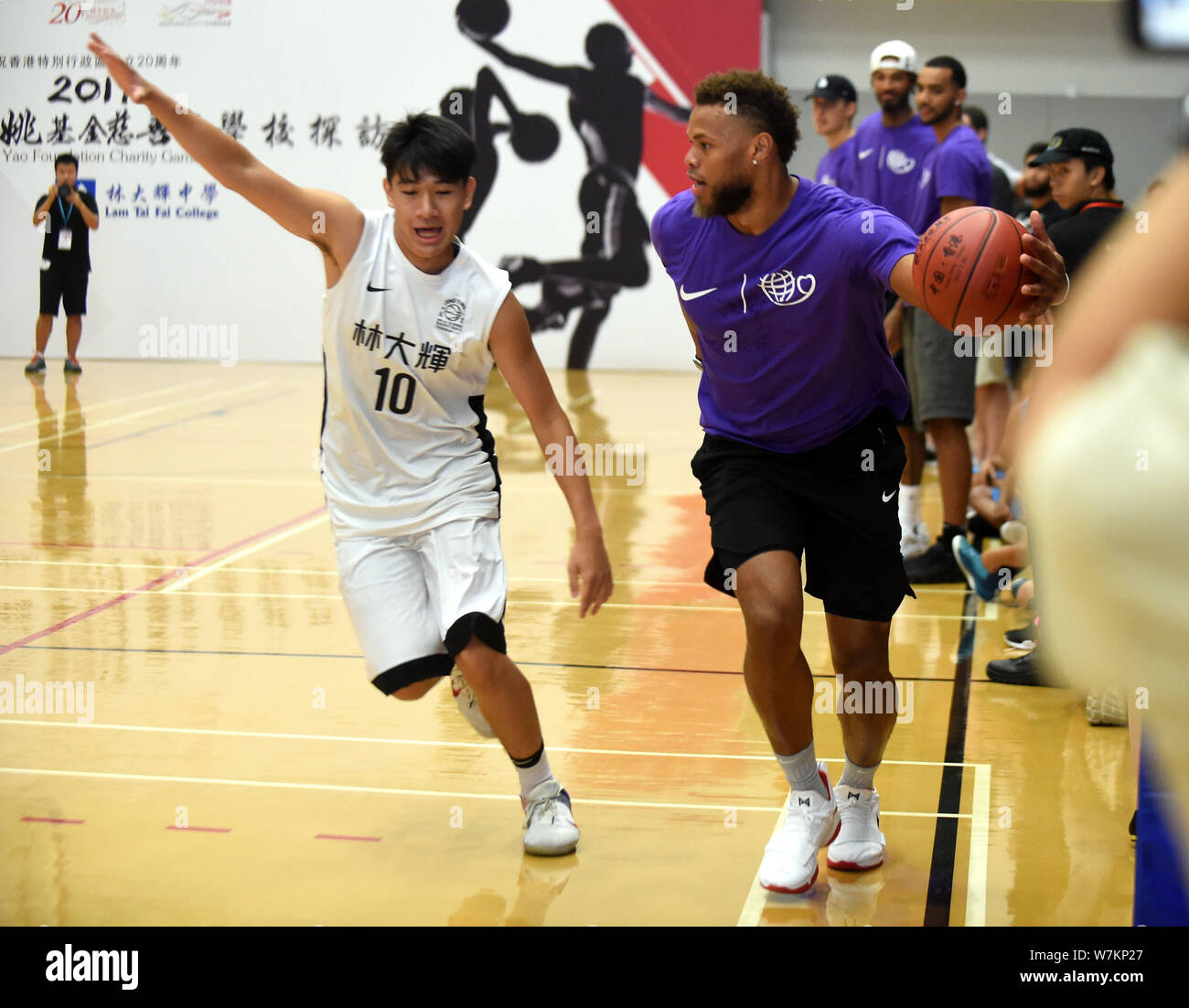 American college basketball player hi-res stock photography and images ...