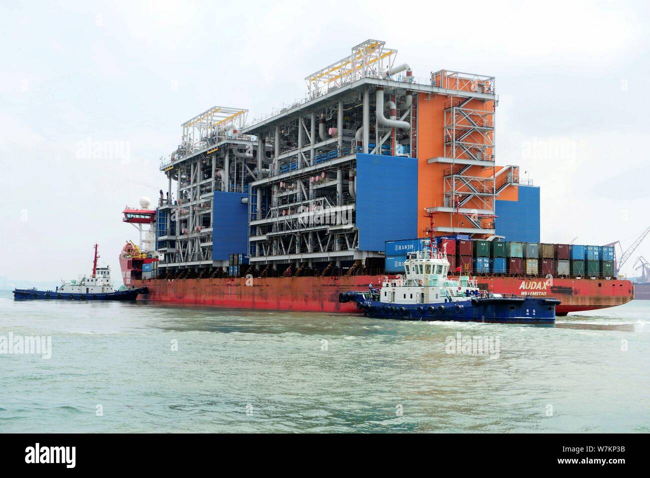 The "Red Box Audax" semi-submersible marine heavy transport vessel ...