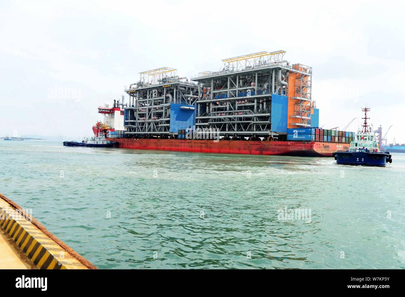 The "Red Box Audax" semi-submersible marine heavy transport vessel ...