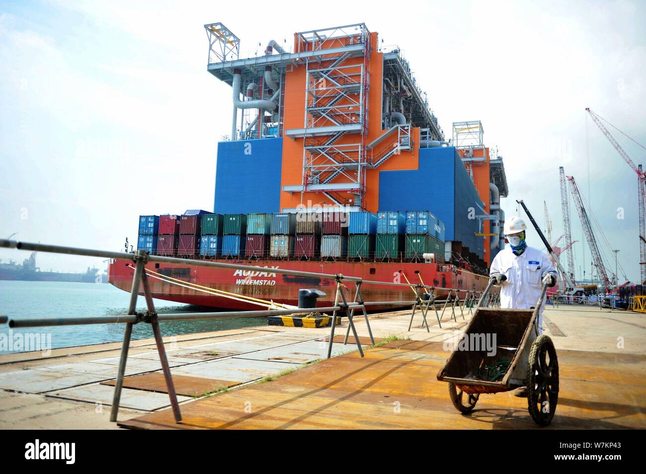 The "Red Box Audax" semi-submersible marine heavy transport vessel ...
