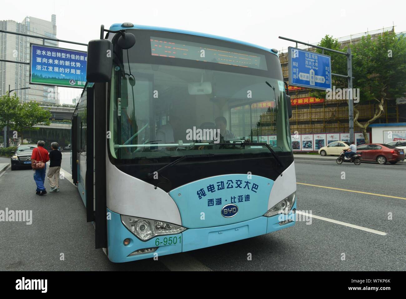 Byd electric bus hi-res stock photography and images - Alamy