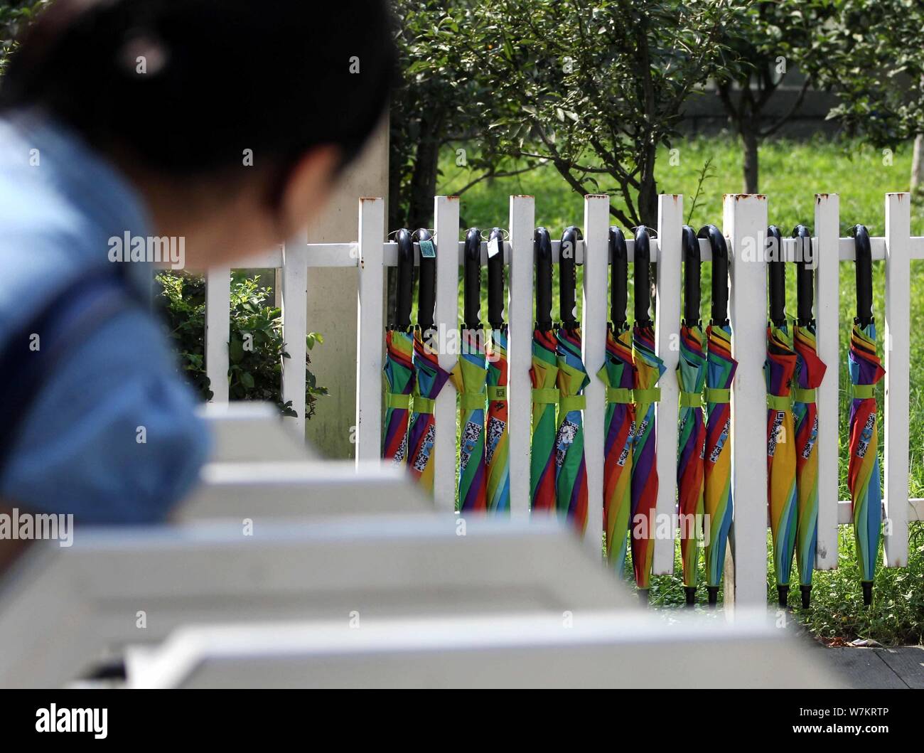 Umbrella sharing hi-res stock photography and images - Alamy