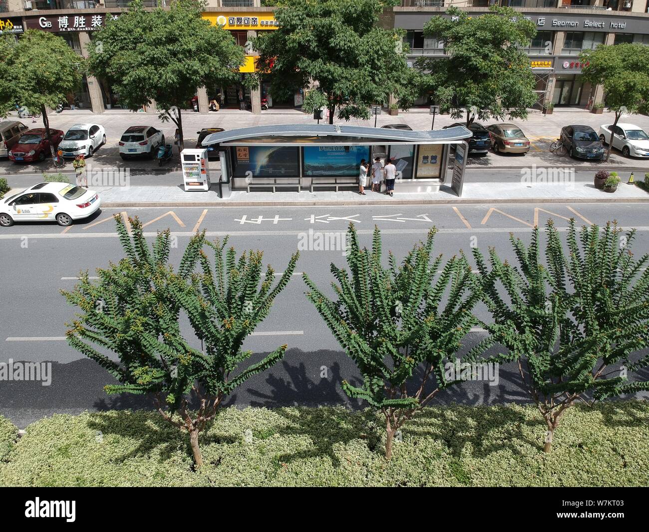 Solar bus hi-res stock photography and images - Alamy