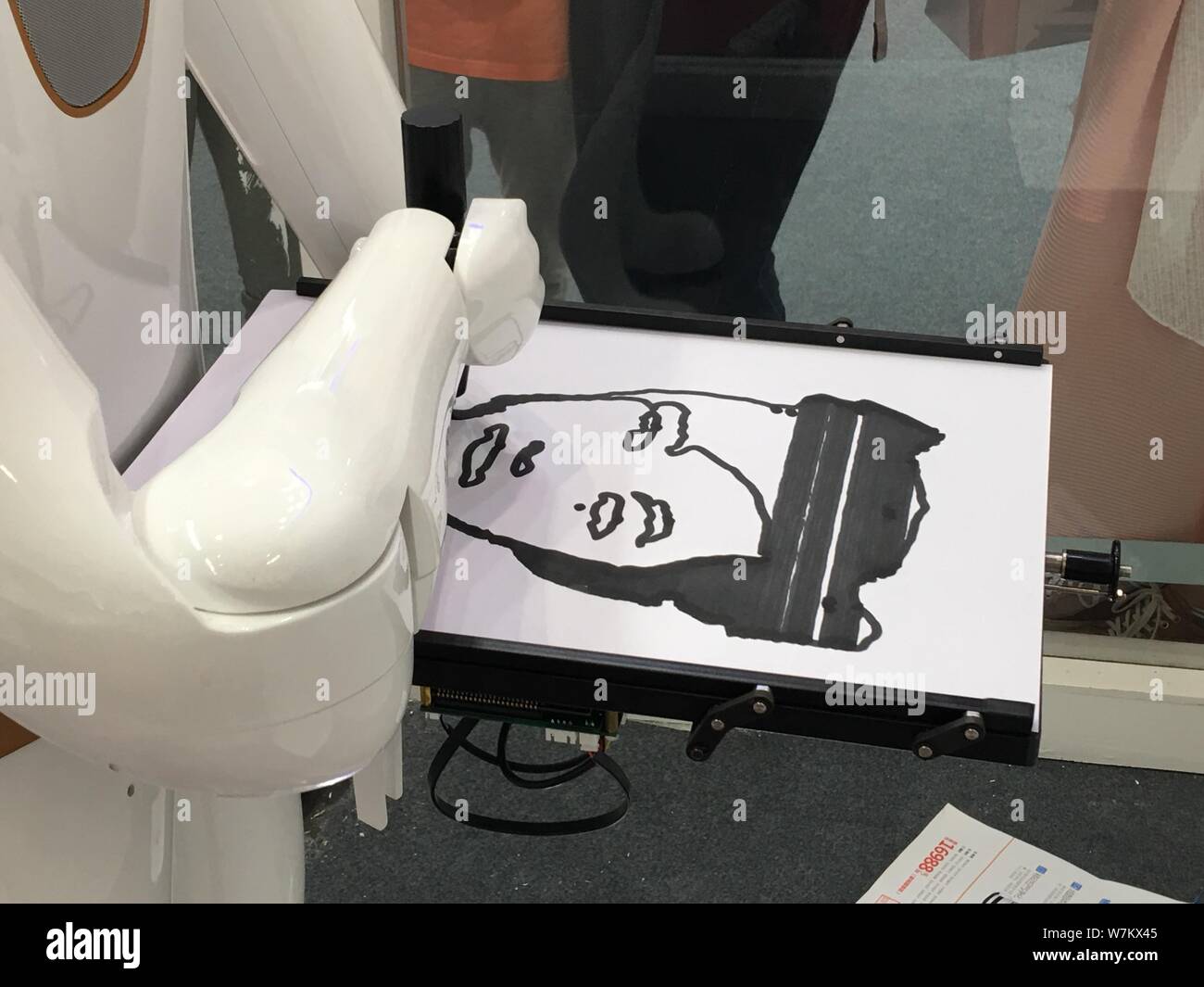 Face recognition robot hi-res stock photography and images - Alamy