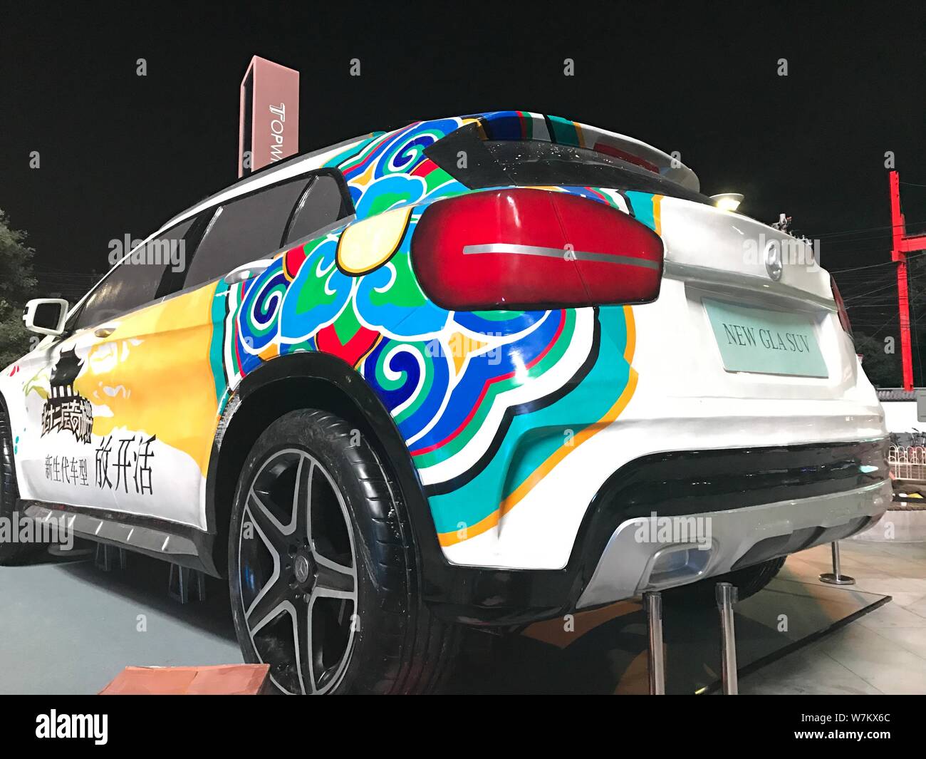 A giant "Mercedes-Benz GLA SUV" of 8 meters long and 4 meters tall is ...