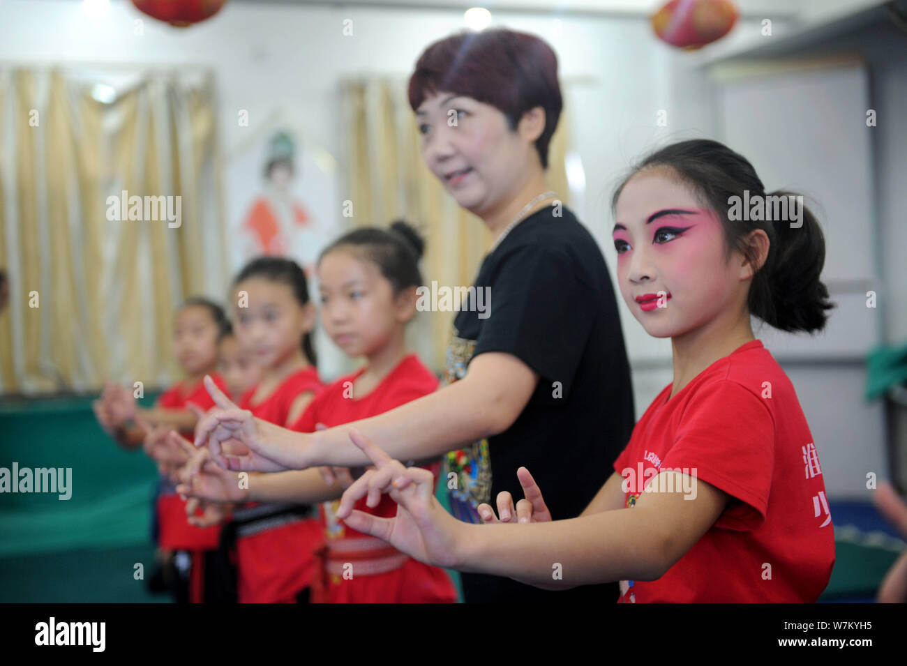 12-year-old Chinese girl Zhao Zhiting, a primary school student in her ...