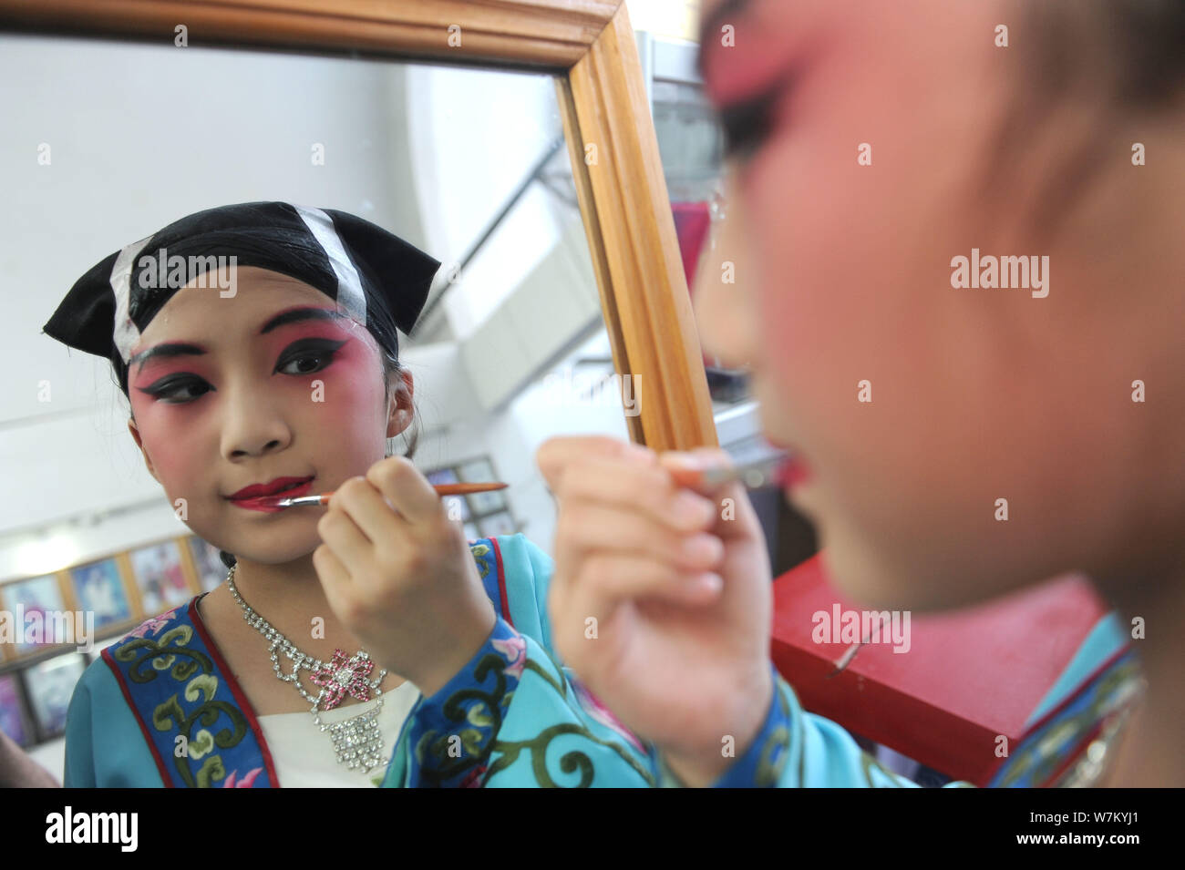 12-year-old Chinese girl Zhao Zhiting, a primary school student in her ...