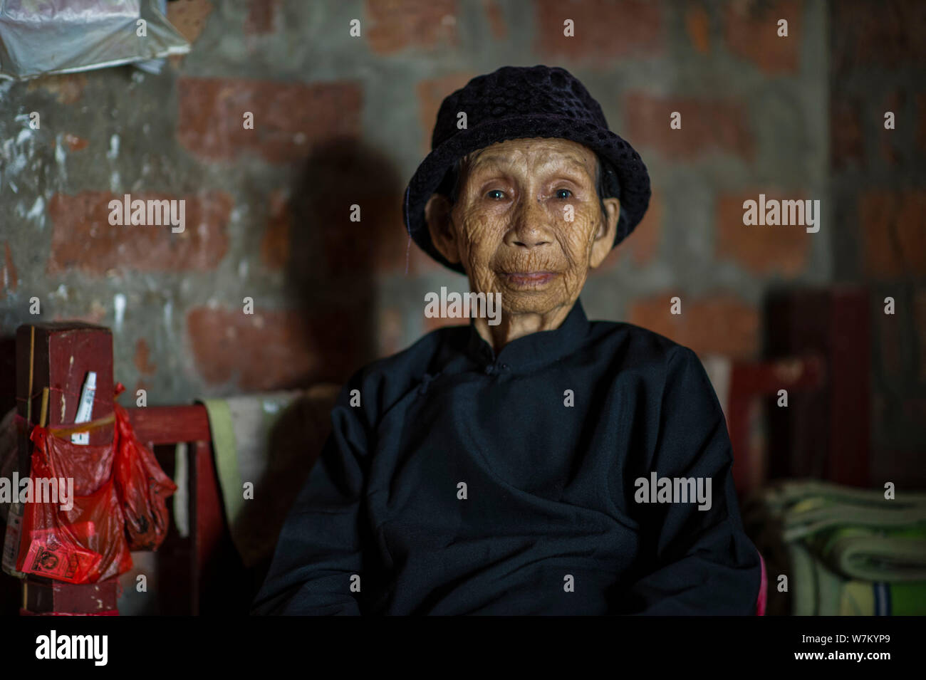 --FILE--Former Chinese "comfort woman" Huang Youliang, a Chinese woman ...
