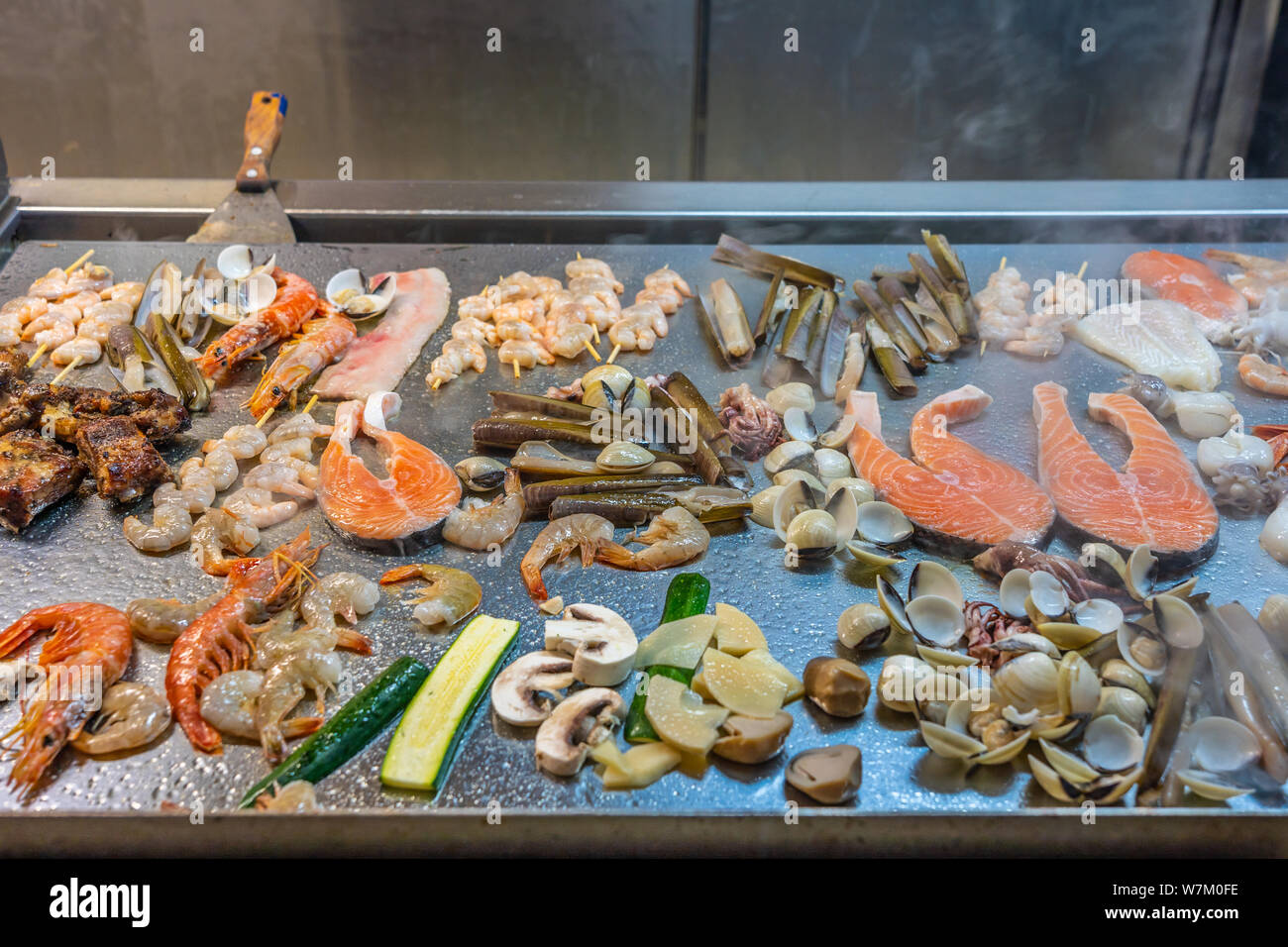 Assorted delicious seafoods grilled on big square pan in buffet Stock ...