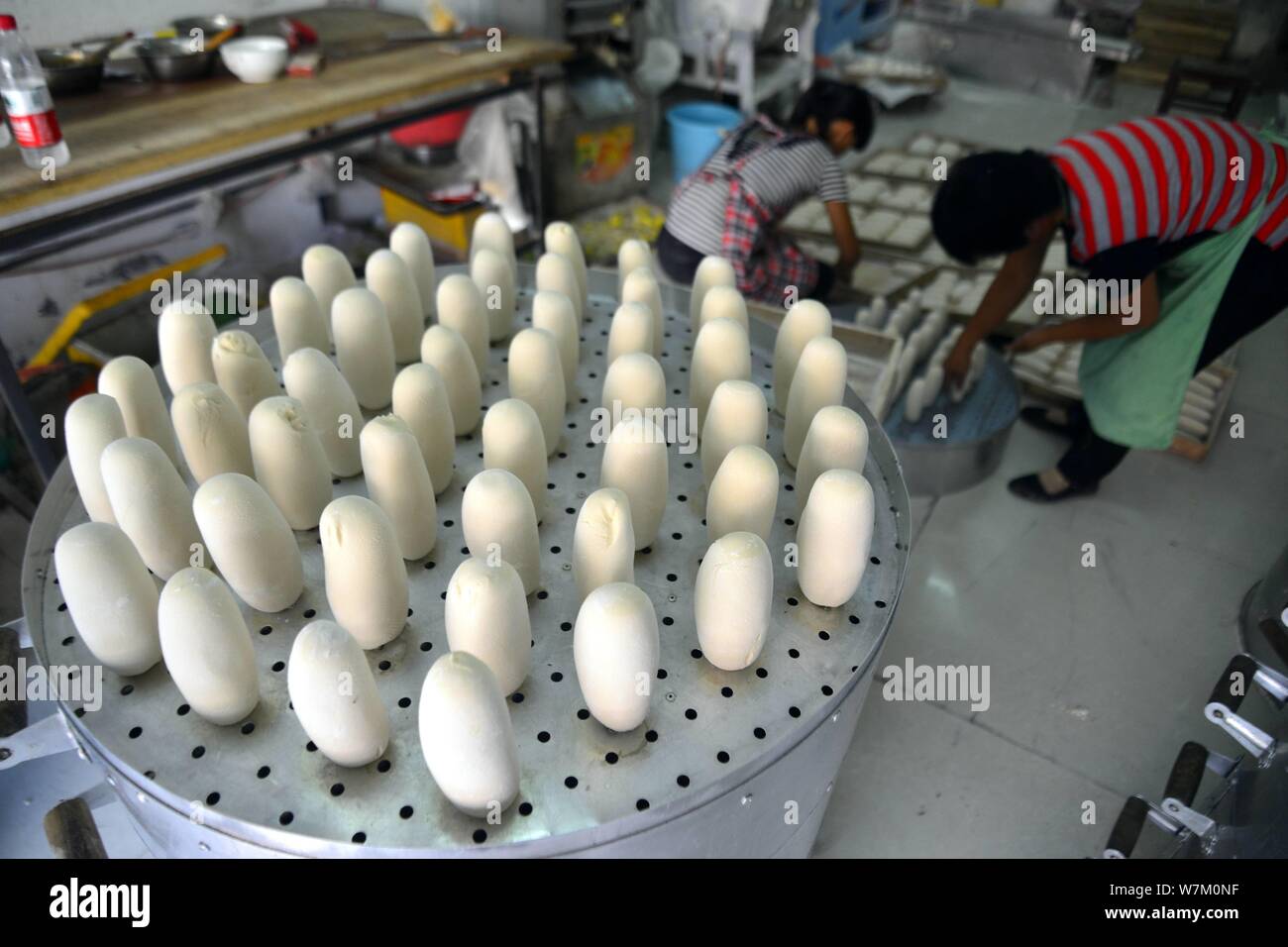 Steamed breads hi-res stock photography and images - Alamy