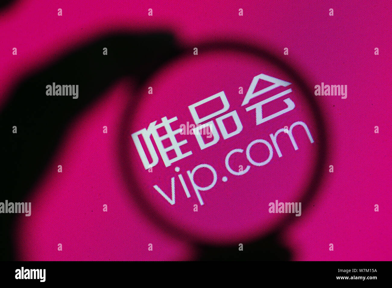 --FILE--A Chinese netizen browses a logo of Chinese online fashion ...