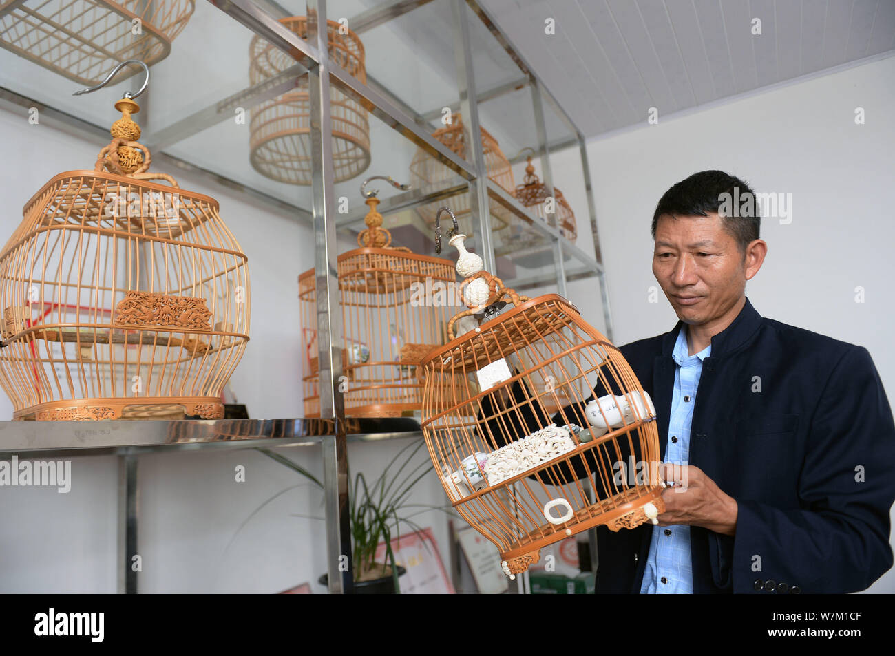 Chinese birdcage making master Yangchun makes the artwork of a birdcage ...