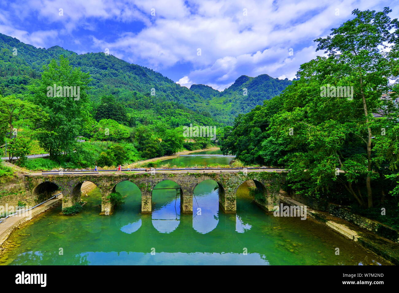 Seven hole bridge hi-res stock photography and images - Alamy