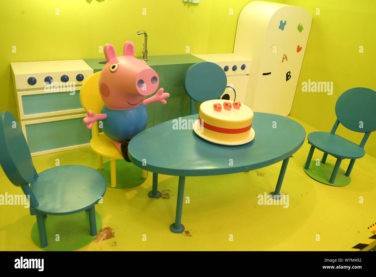 Peppa pig china hi-res stock photography and images - Alamy
