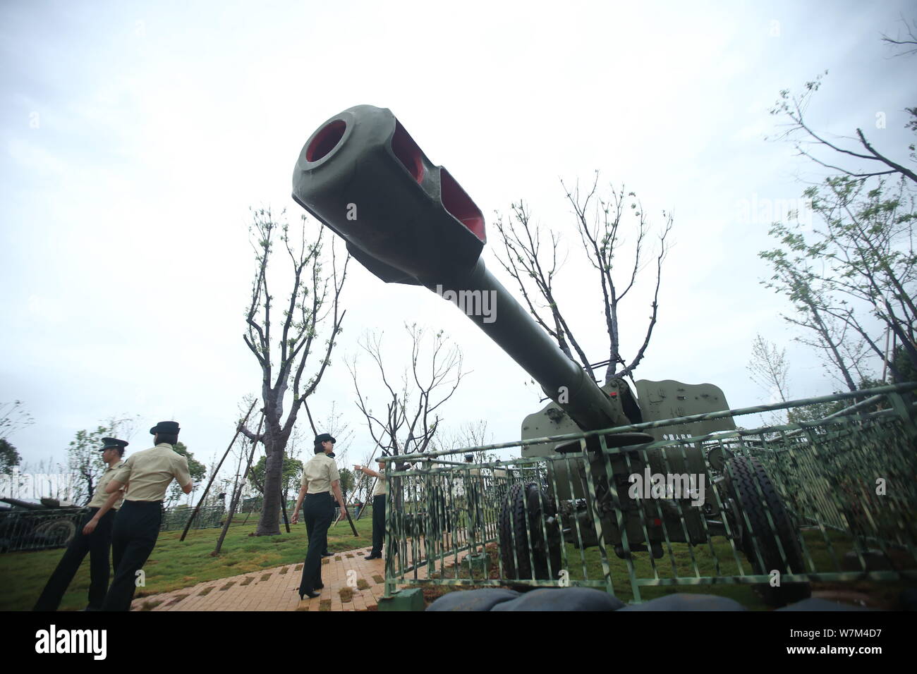 A Type 66 152 mm towed gun-howitzer of Chinese PLA's (Peoples ...