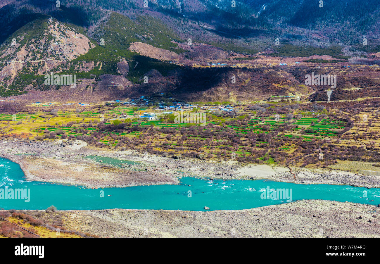 Yarlung tsangpo grand canyon, tibet hi-res stock photography and images ...