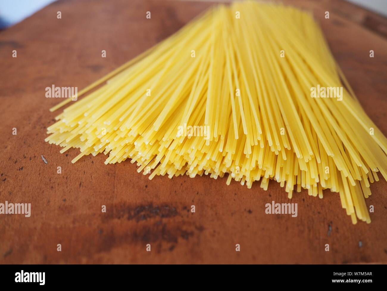 Dry spagetti hi-res stock photography and images - Alamy
