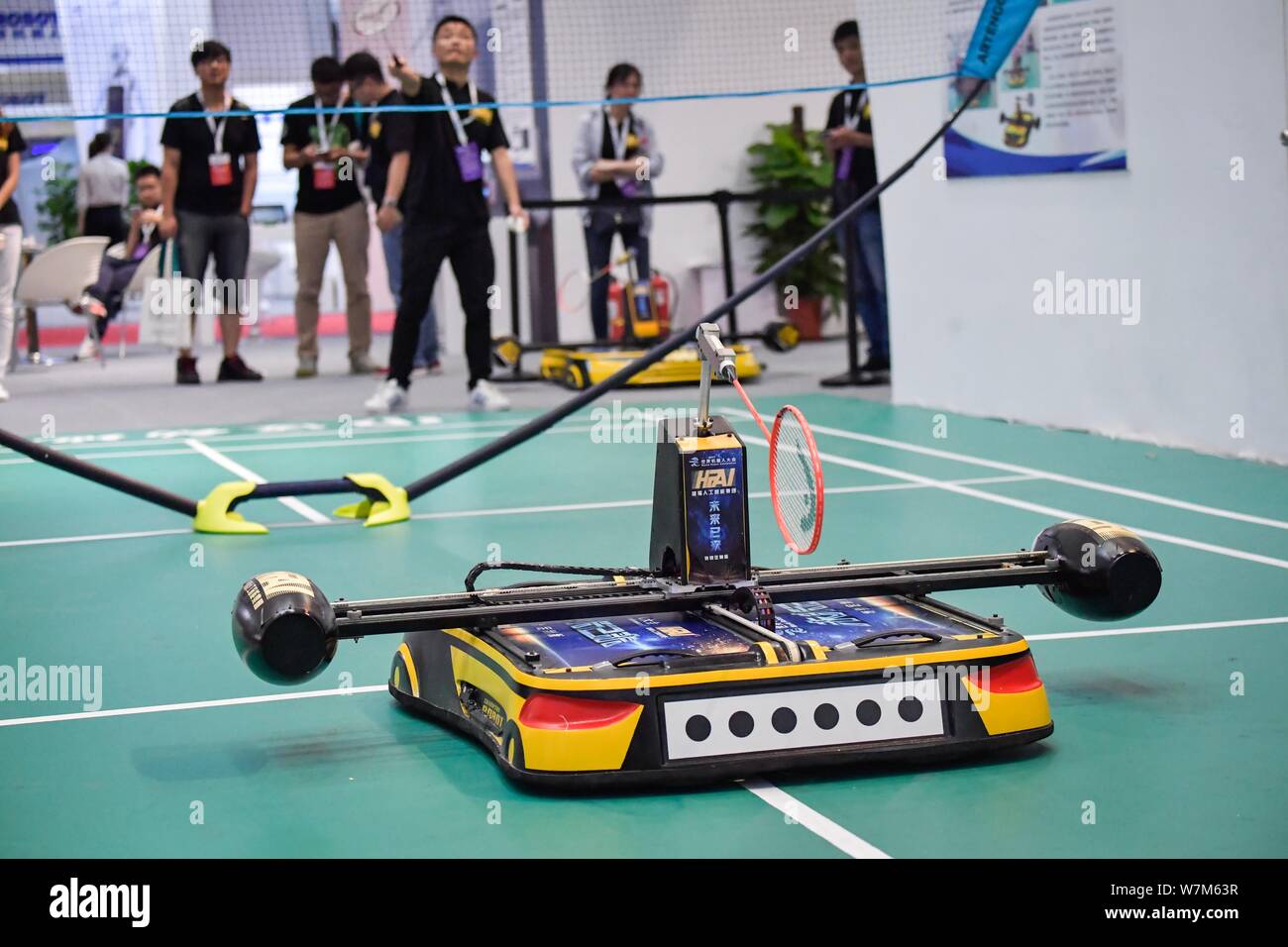 Badminton robot hi-res stock photography and images - Alamy