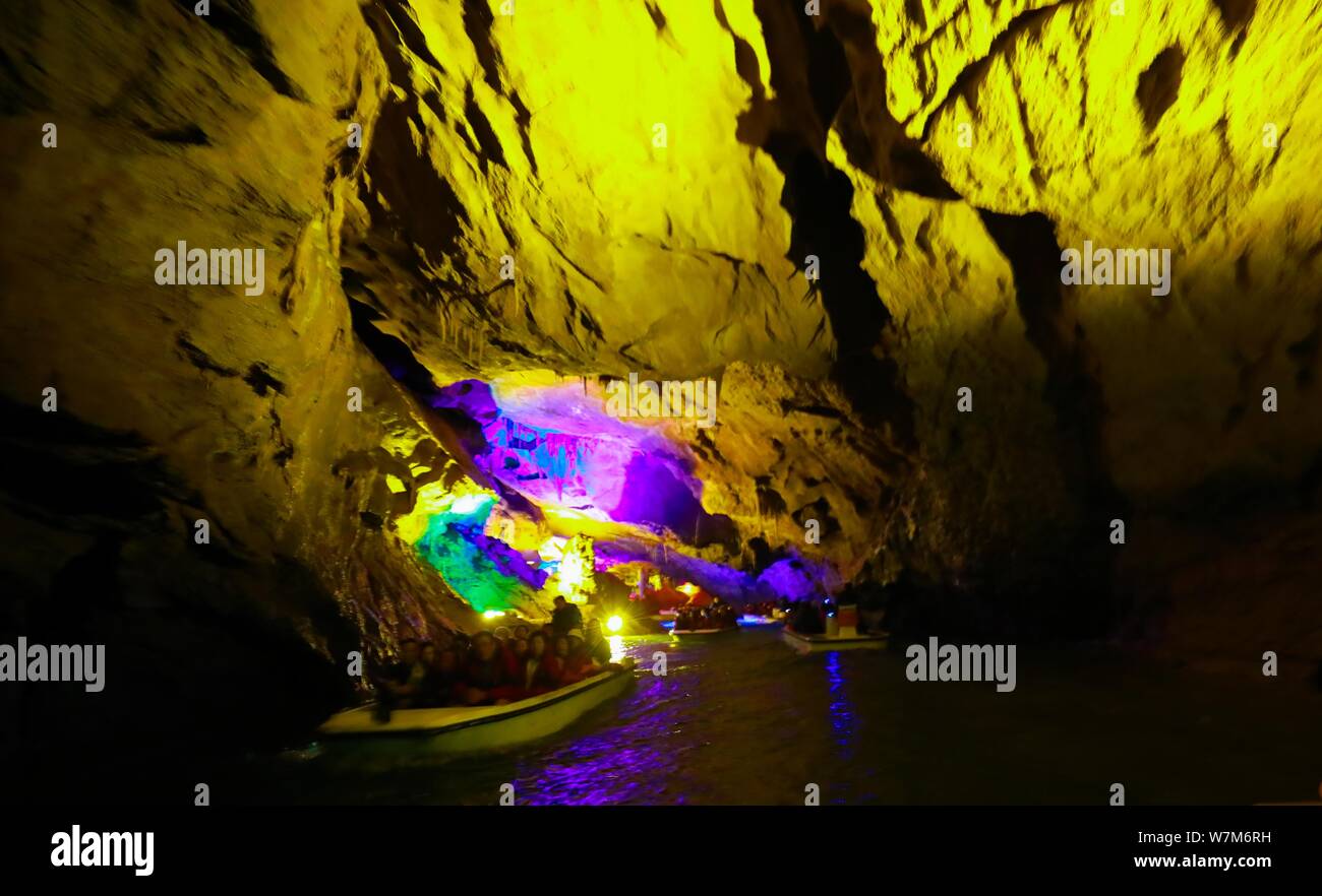 Worlds longest known cave system hi-res stock photography and images ...