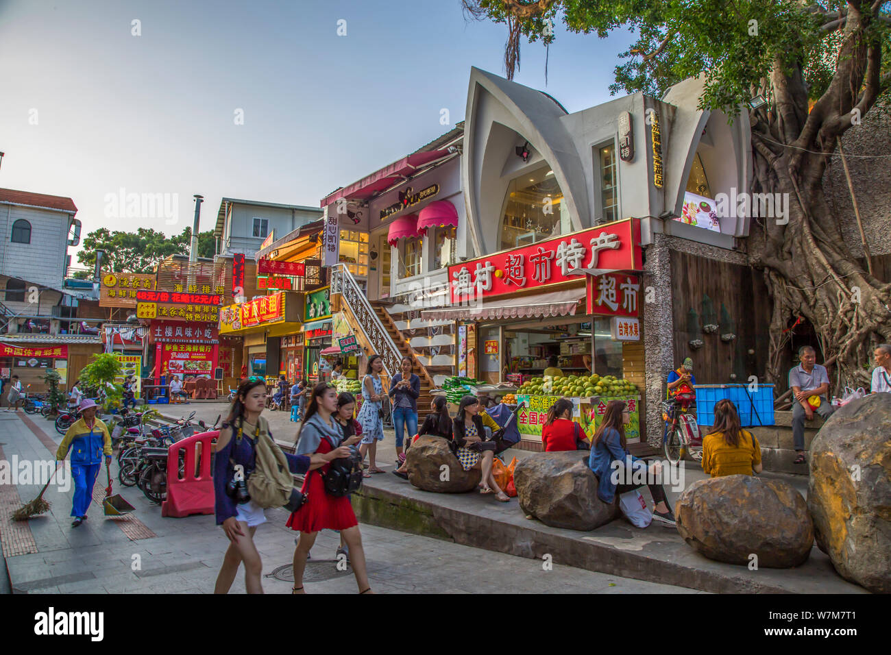 Tourists visit Zeng Cuo An Village in Xiamen city, southeast China's ...