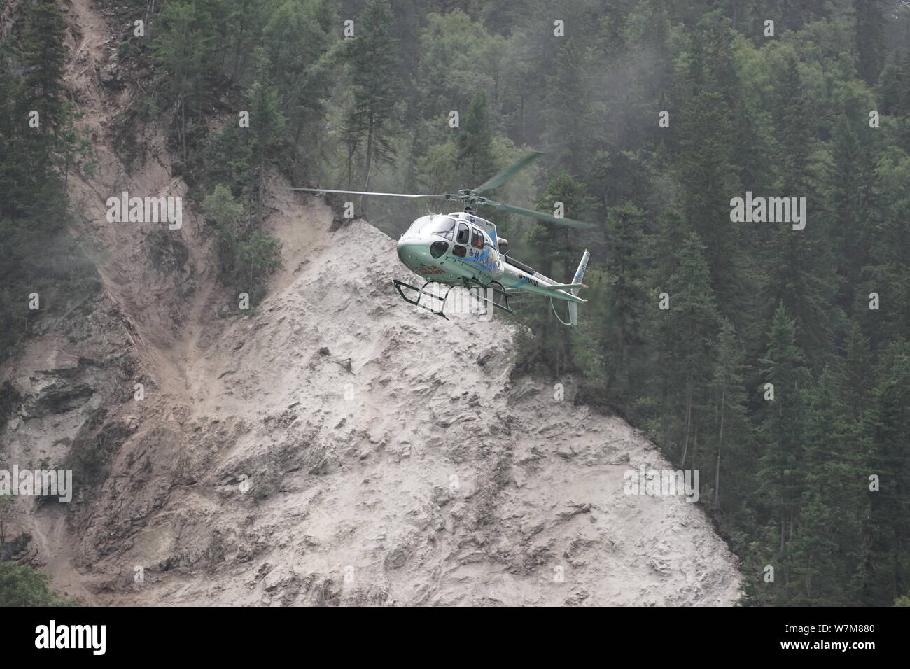 Earthquake helicopter rescue hi-res stock photography and images - Alamy