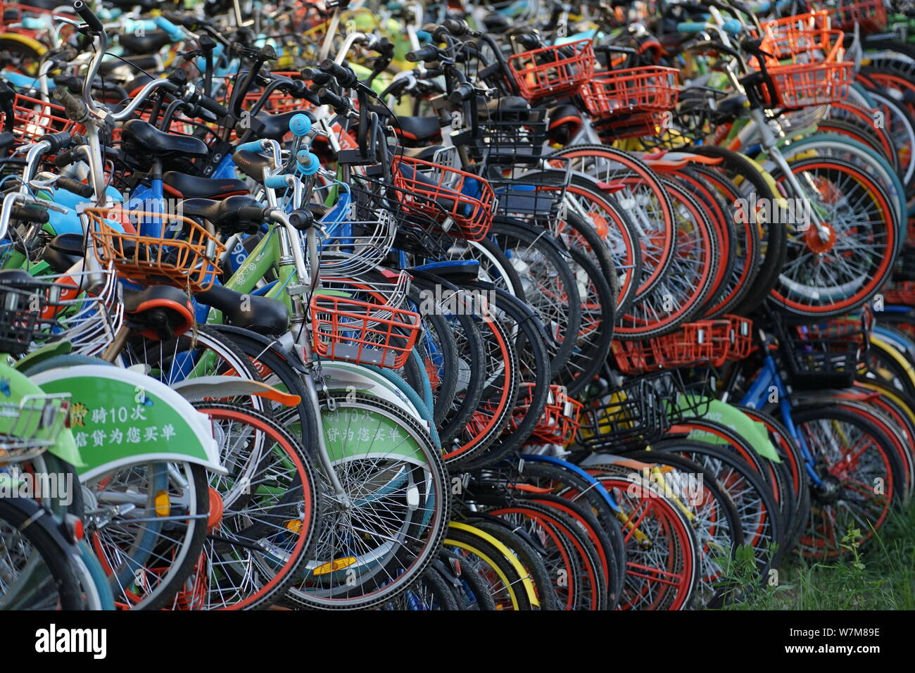 Bicycles of chinese bike sharing 2017 hi-res stock photography and ...