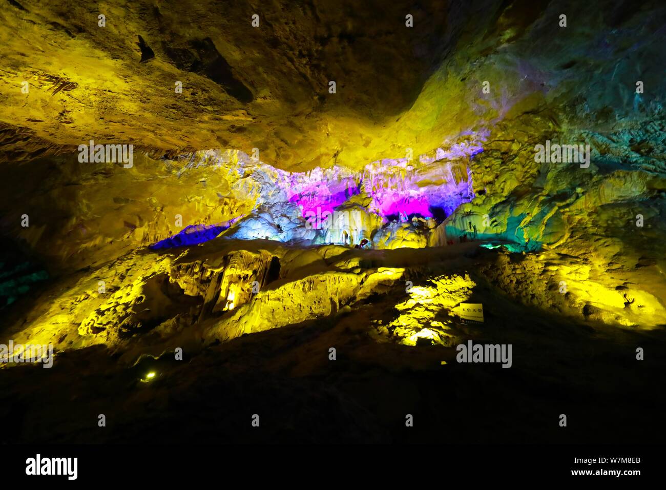 Worlds longest known cave system hi-res stock photography and images ...