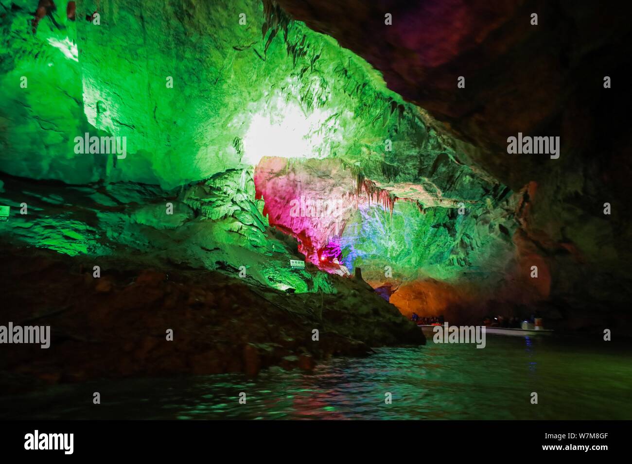 Worlds longest known cave system hi-res stock photography and images ...