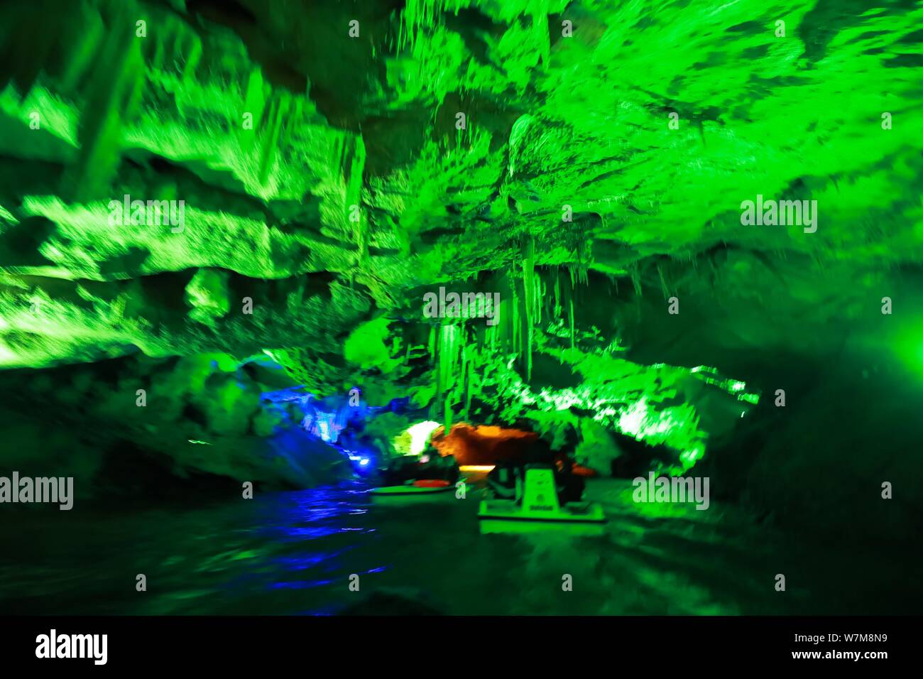 Worlds longest known cave system hi-res stock photography and images ...