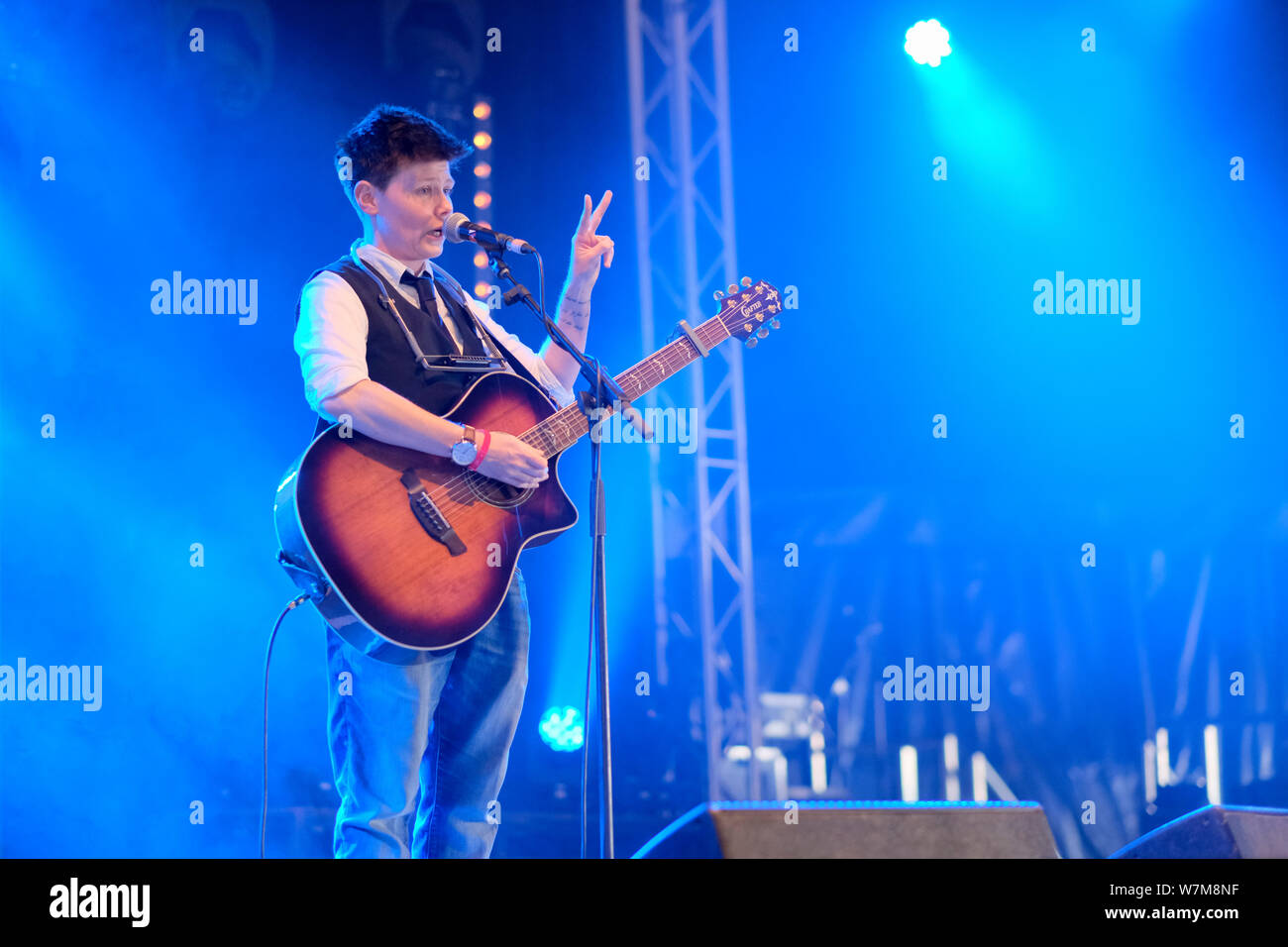 Grace petrie singing hi-res stock photography and images - Alamy
