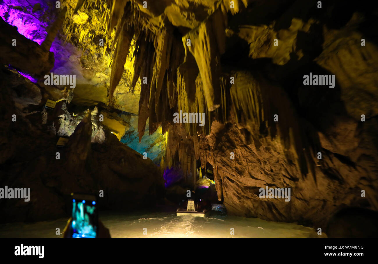 Worlds longest known cave system hi-res stock photography and images ...